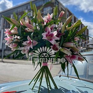 Доставка цветов по Москве недорого. Купить цветы дешево в Цветыш.рф ...